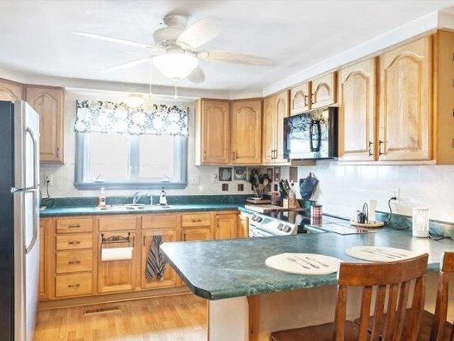 3 bedroom, Richford VT 05476 104043075