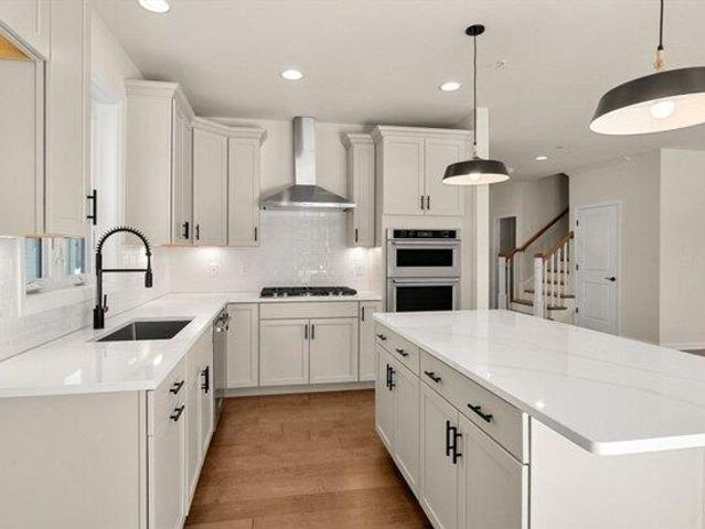 3 bedroom, Woburn MA 01801 LS102959128