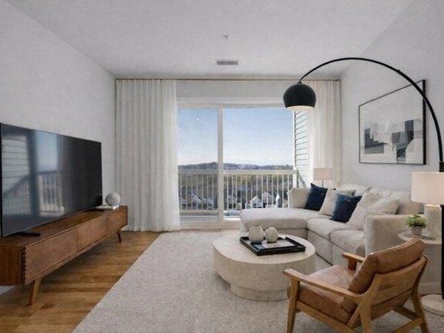3 bedroom, Woburn MA 01801 102586949