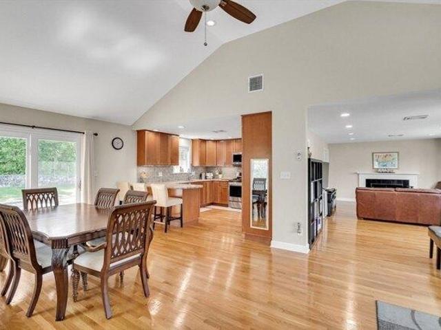 3 bedroom, Woburn MA 01801 104715497