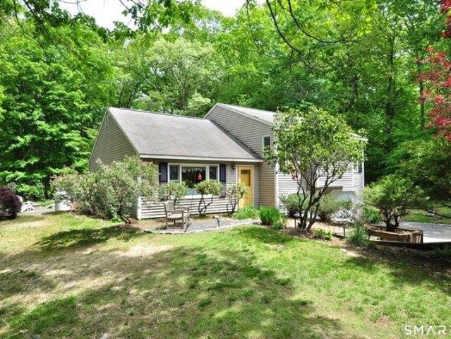 3 bedroom, Woodbury CT 06798 104152425