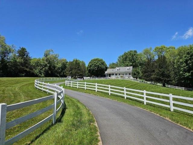 3 bedroom, Woodbury CT 06798 102585874