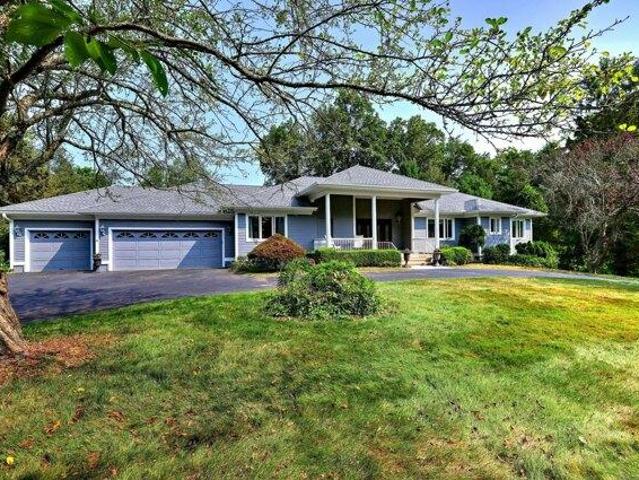 3 bedroom, Woodbridge CT 06525 LS101577388