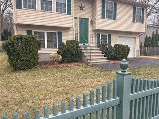 3 bedroom, Woonsocket RI 02895 101747512