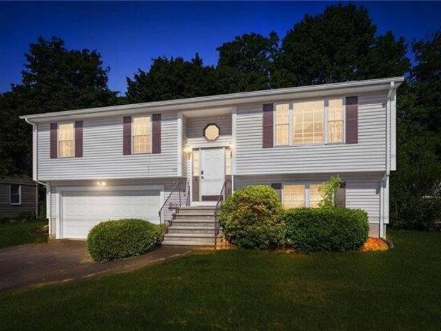 3 bedroom, Woonsocket RI 02895 104853379