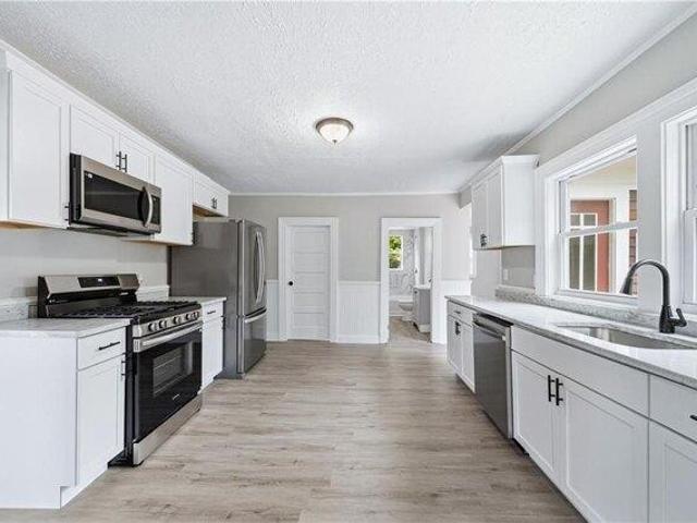 3 bedroom, Woonsocket RI 02895 104008254