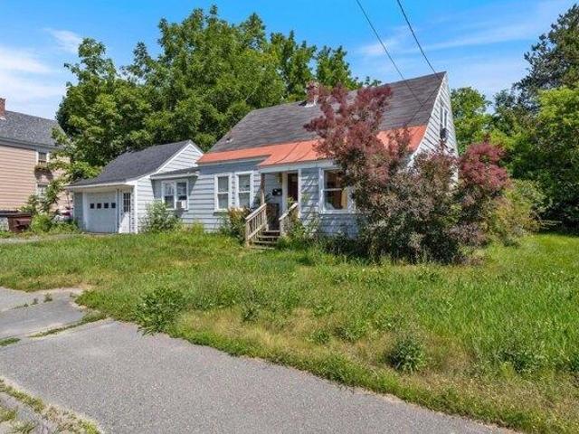 3 bedroom, Waterville ME 04901 104009603