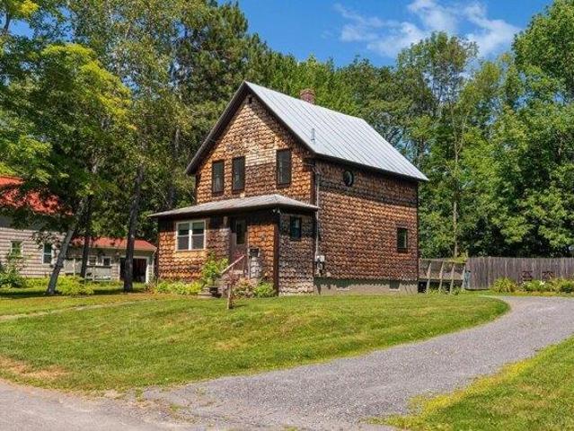 3 bedroom, Waterville ME 04901 105144976