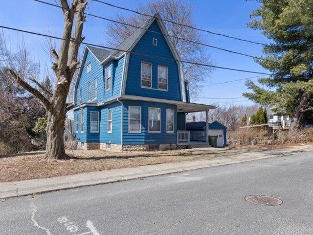 3 bedroom, Waterbury CT 06704 104112178