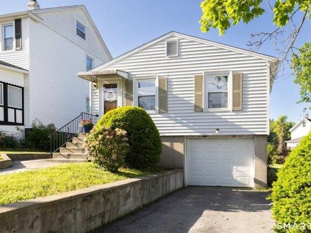 3 bedroom, Waterbury CT 06706 104192952