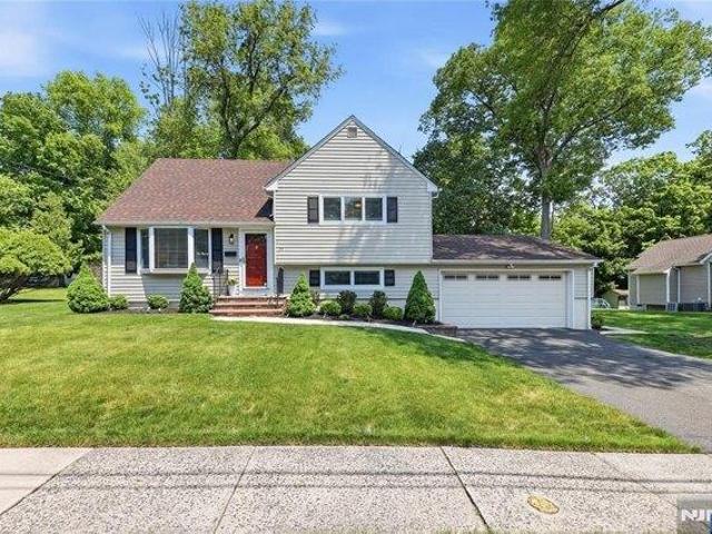 3 bedroom, Waldwick NJ 07463 LS102777299