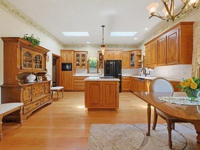 3 bedroom, Walpole MA 02081 104234235