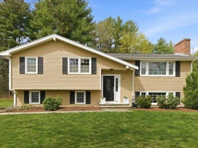 3 bedroom, Walpole MA 02081 LS102633693