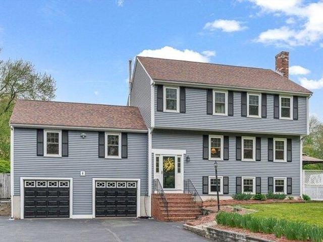 3 bedroom, Walpole MA 02081 LS102778710