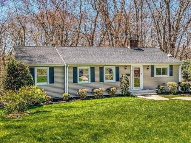 3 bedroom, Walpole MA 02081 LS102860432