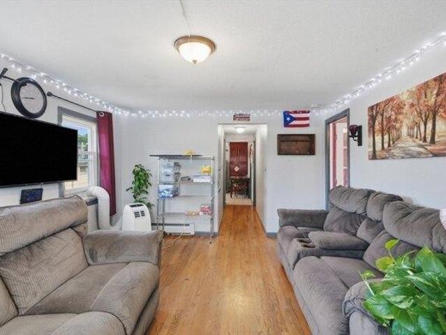 3 bedroom, Waltham MA 02453 104333189