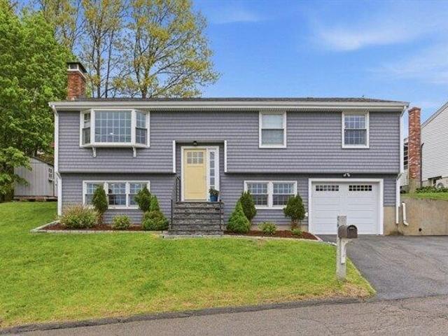 3 bedroom, Waltham MA 02452 LS102409597