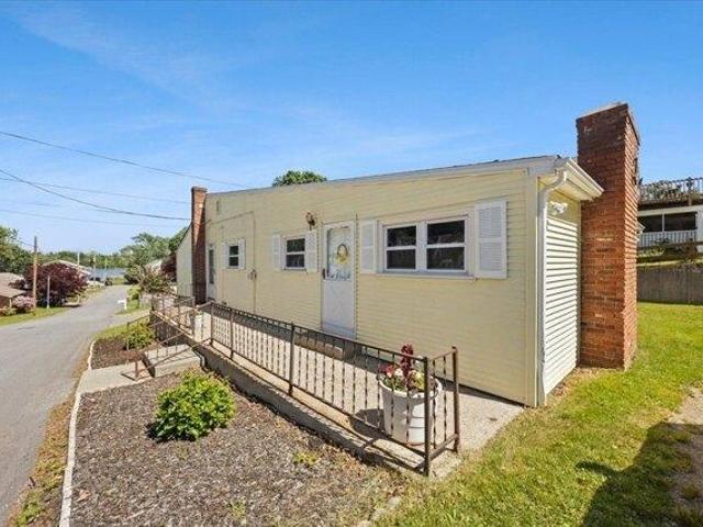 3 bedroom, Warren RI 02885 105107258