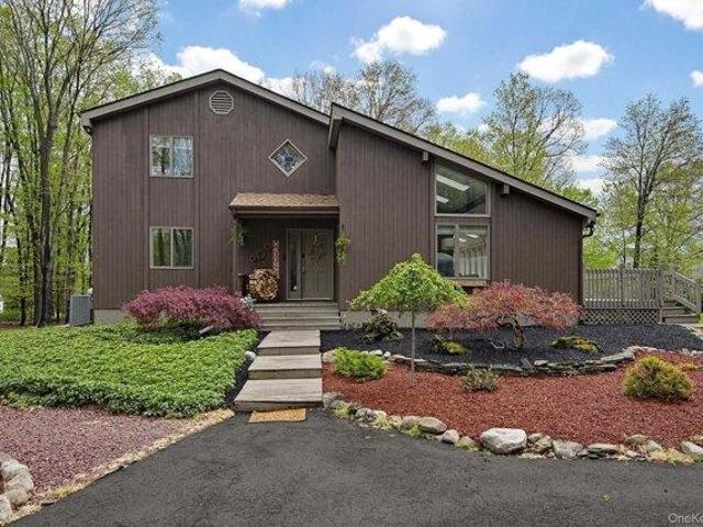 3 bedroom, Warwick NY 10990 LS102564101