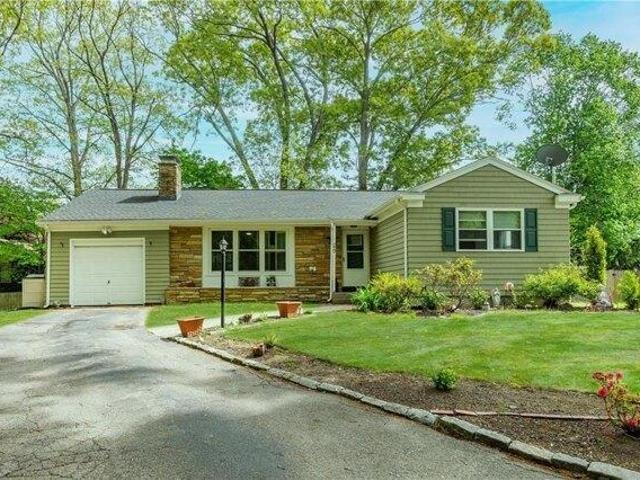 3 bedroom, Warwick RI 02886 102726700
