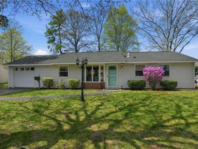 3 bedroom, Warwick RI 02886 102217798