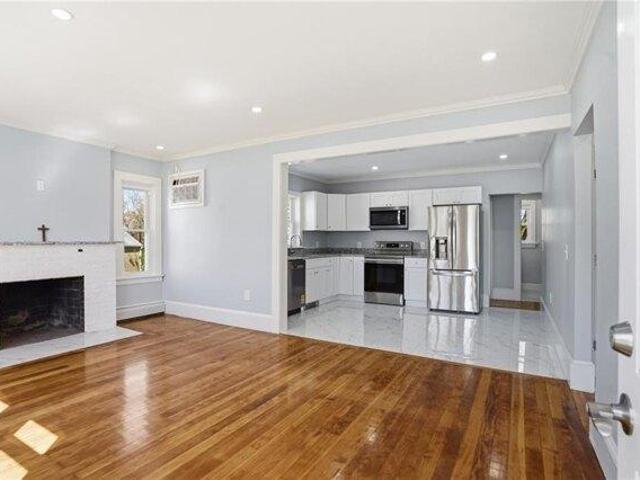 3 bedroom, Warwick RI 02886 104540245