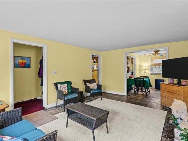 3 bedroom, Warwick RI 02886 104608238