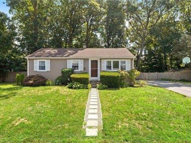 3 bedroom, Warwick RI 02886 104851499