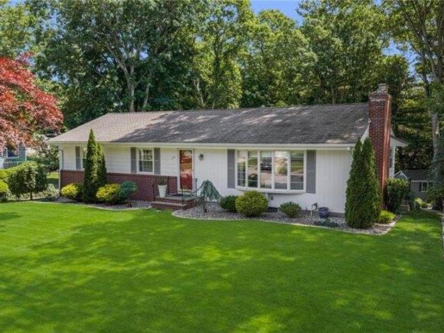 3 bedroom, Warwick RI 02886 104042335