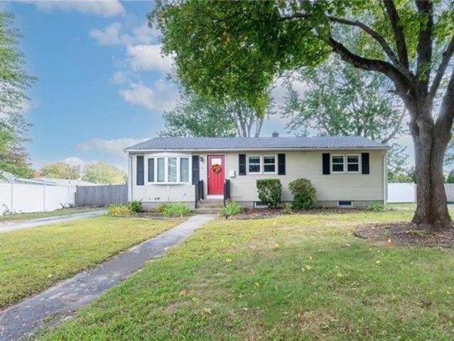 3 bedroom, Warwick RI 02886 LS102118829