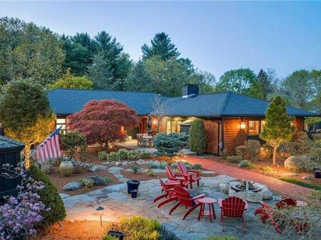 3 bedroom, Warwick RI 02886 LS102564893