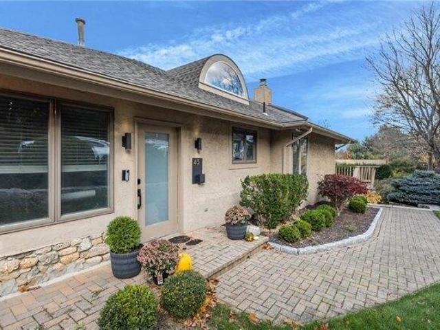 3 bedroom, Warwick RI 02886 LS102824379