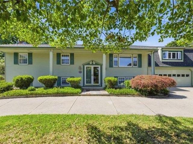 3 bedroom, Warwick RI 02888 104236502