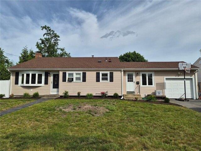 3 bedroom, Warwick RI 02889 103221005