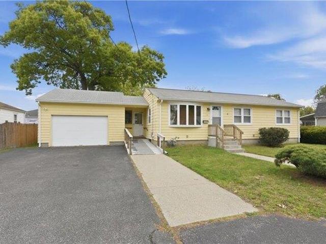 3 bedroom, Warwick RI 02889 104540336