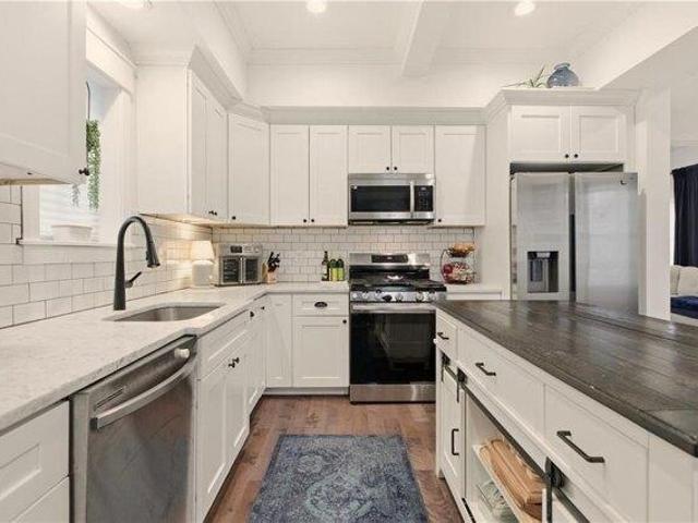 3 bedroom, Warwick RI 02889 104569452