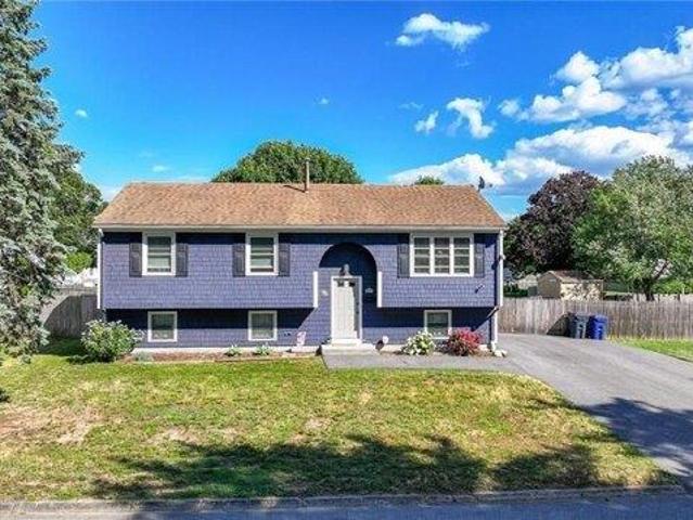 3 bedroom, Warwick RI 02889 104011095