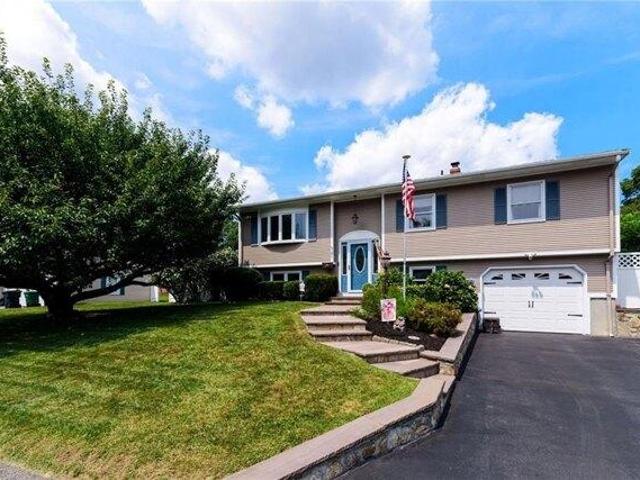 3 bedroom, Warwick RI 02889 105081800