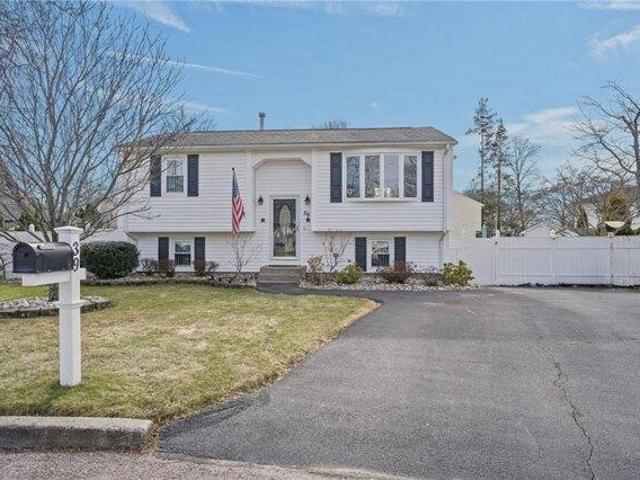 3 bedroom, Warwick RI 02889 LS101630271