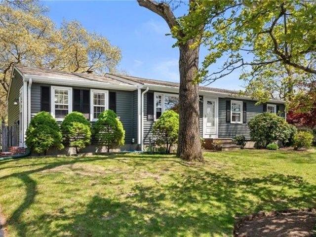 3 bedroom, Warwick RI 02889 LS103074114