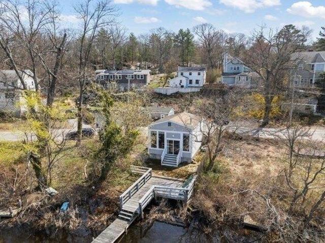 3 bedroom, Weymouth MA 02189 102410413