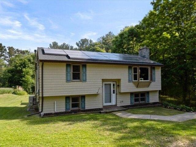3 bedroom, Webster MA 01570 105107106