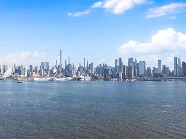 3 bedroom, Weehawken NJ 07086 102585881