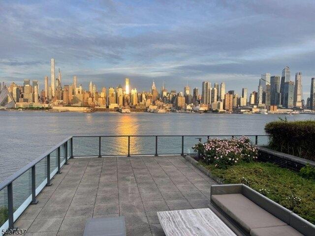 3 bedroom, Weehawken NJ 07086 104607809