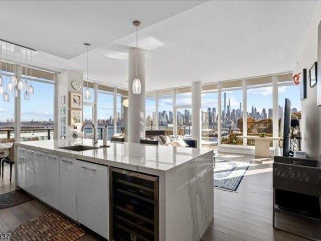 3 bedroom, Weehawken NJ 07086 105156115