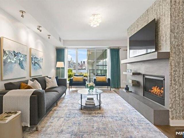 3 bedroom, Weehawken NJ 07086 105176440