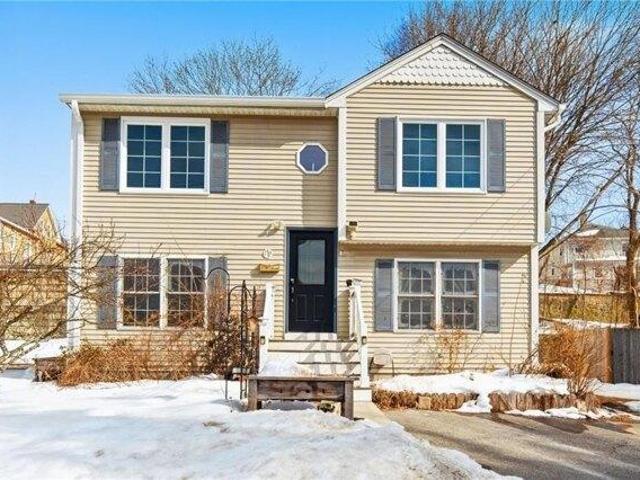 3 bedroom, West Warwick RI 02893 102063551