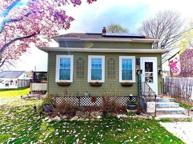 3 bedroom, West Warwick RI 02893 102443981