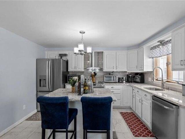 3 bedroom, West Warwick RI 02893 102708420