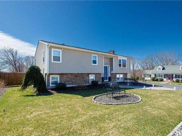 3 bedroom, West Warwick RI 02893 103098953